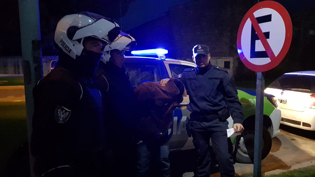 Iba armado y se quiso escapar pero lo atraparon :: Canal Verte