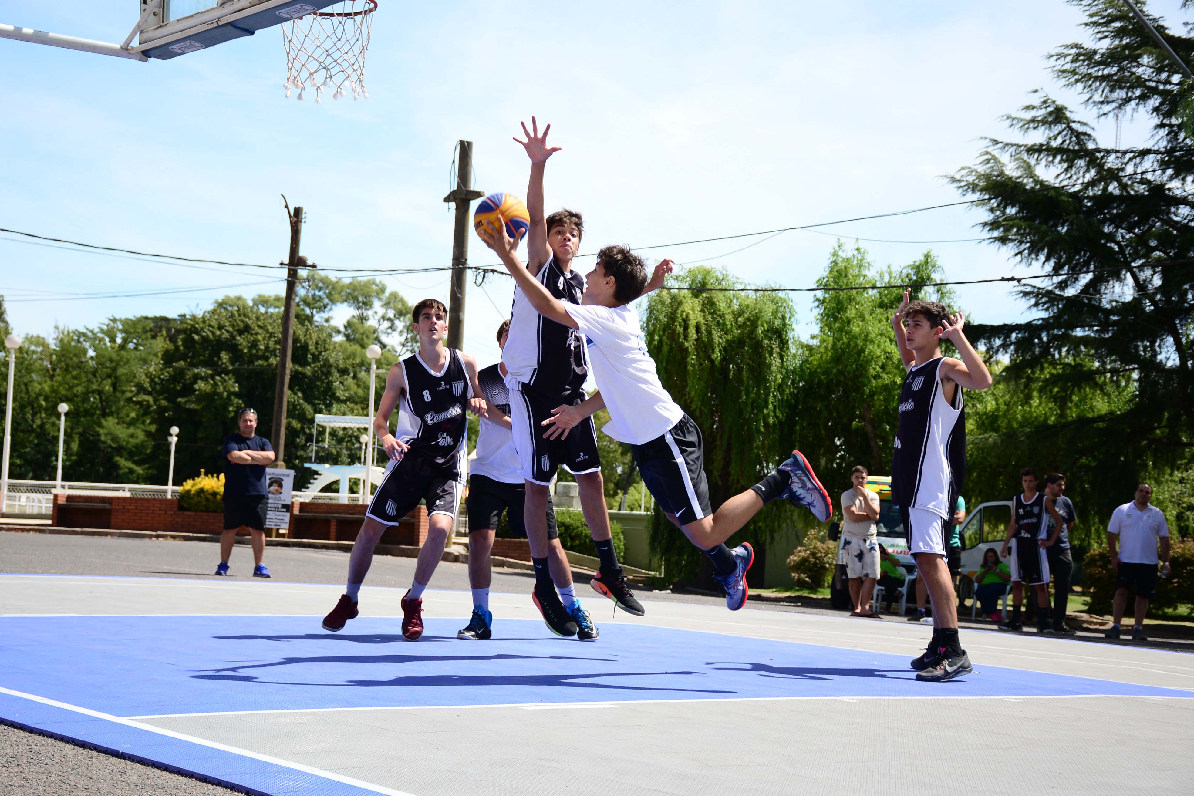 Primer paso para que el básquet ingrese en las escuelas :: Canal Verte