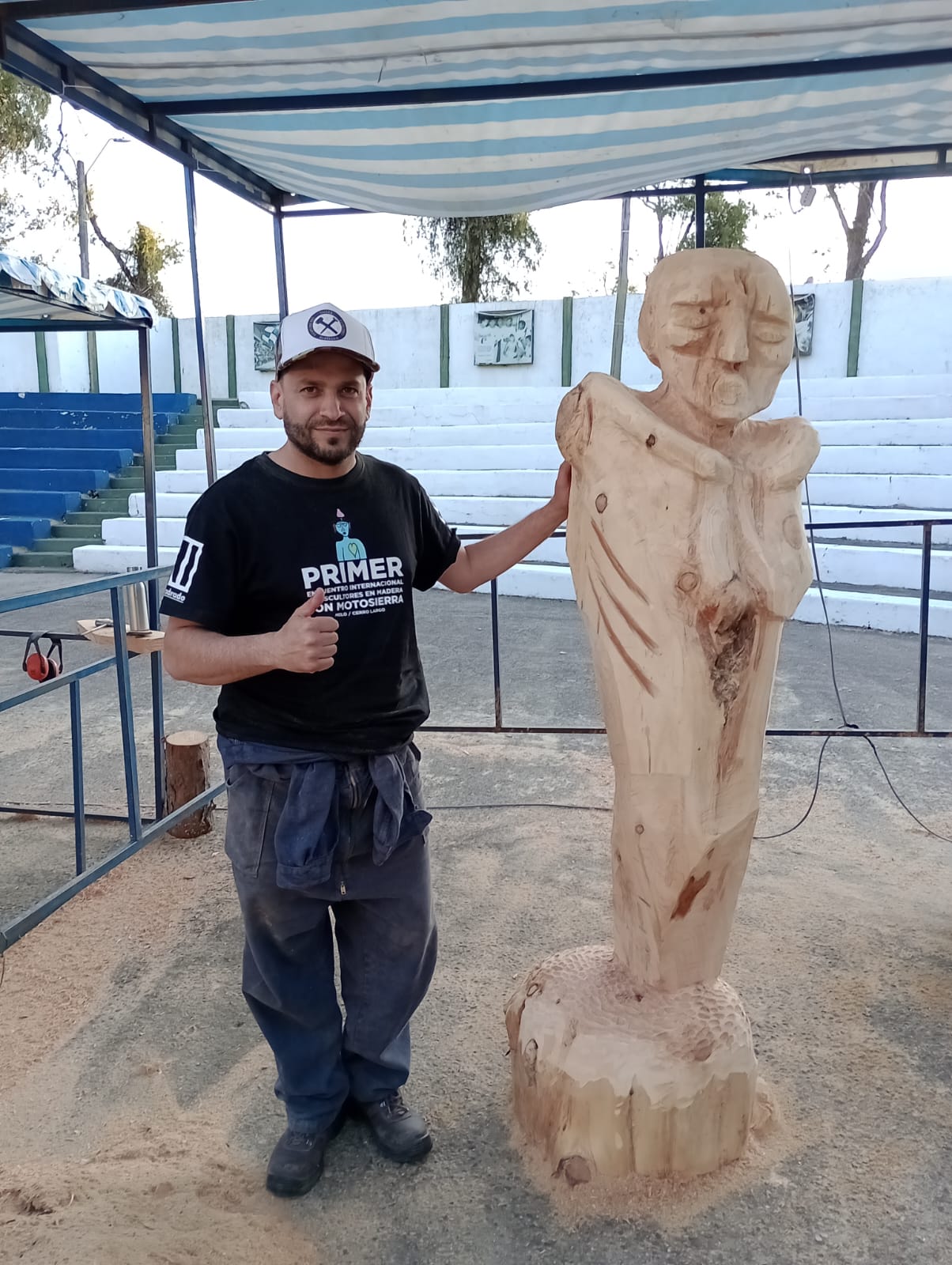 Escultor olavarriense presente en Uruguay :: Canal Verte