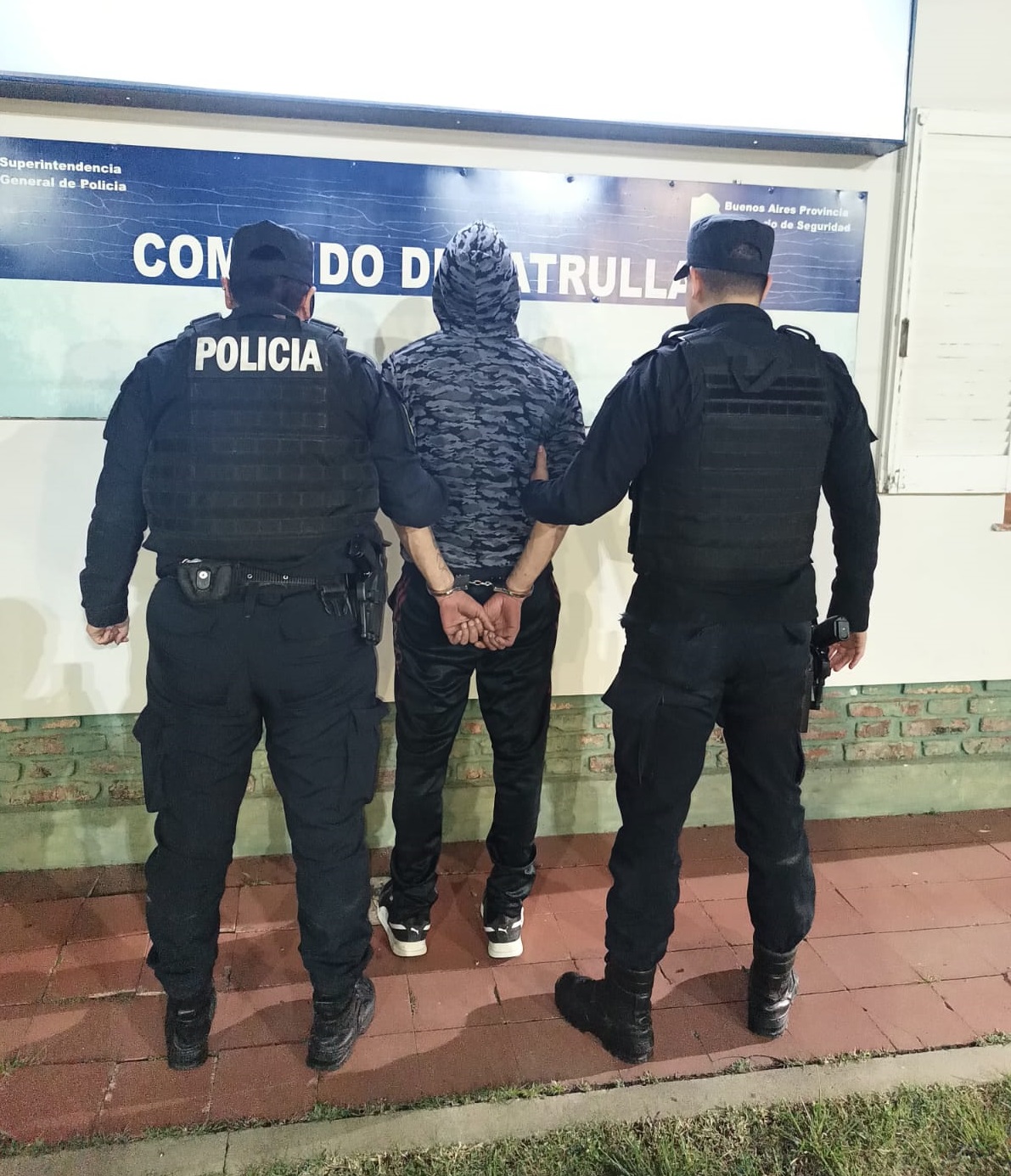 Aprehendido en pleno centro por robar una cartera de un auto :: Canal Verte