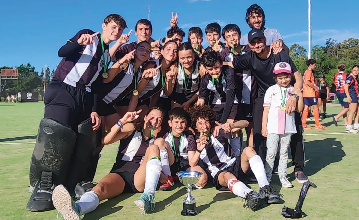 Hockey: el Bata se coronó campeón en Sub 14 :: Canal Verte