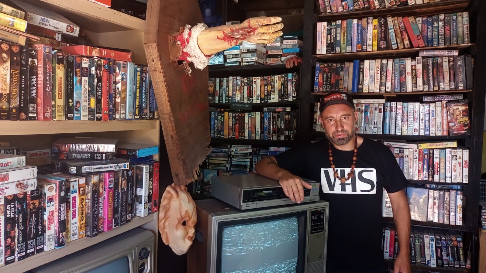 “El VHS tiene alma, las películas y las tapas te transportan” :: Canal ...