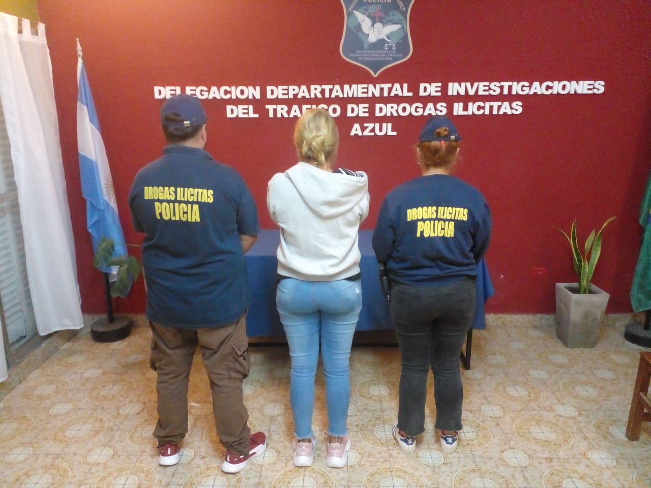 Detuvieron a una azuleña que vendía droga y luego al proveedor :: Canal ...