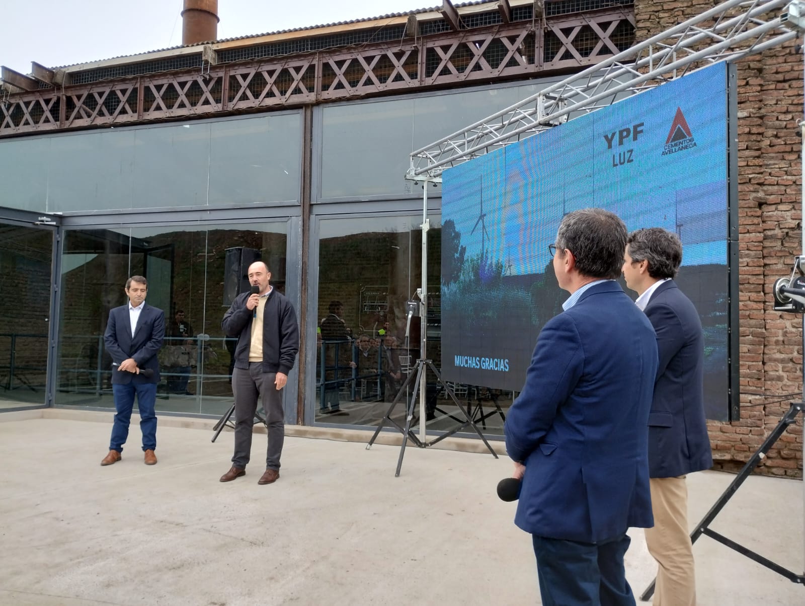 Cementos Avellaneda e YPF Luz comienzan la construcción de un nuevo Parque Eólico en Olavarría ...