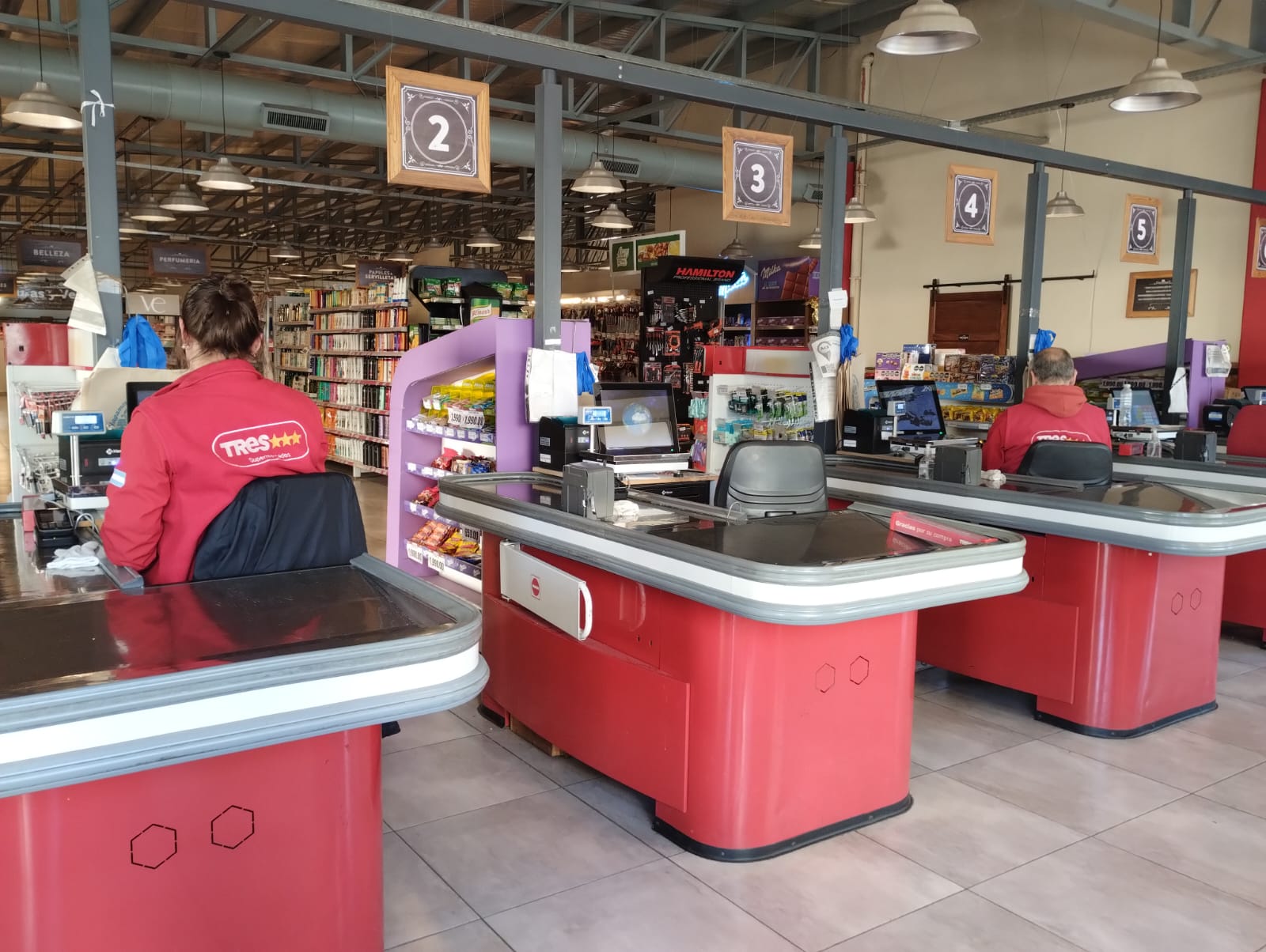 Acatamiento total en bancos, el comercio funciona normal :: Canal Verte