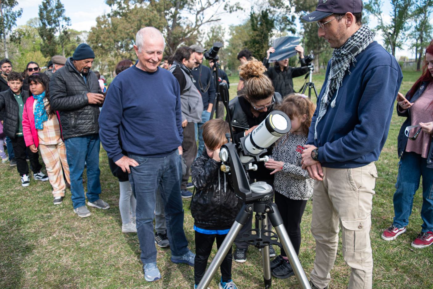 Un centenar de personas disfrutó del eclipse en "La Máxima" :: Canal Verte