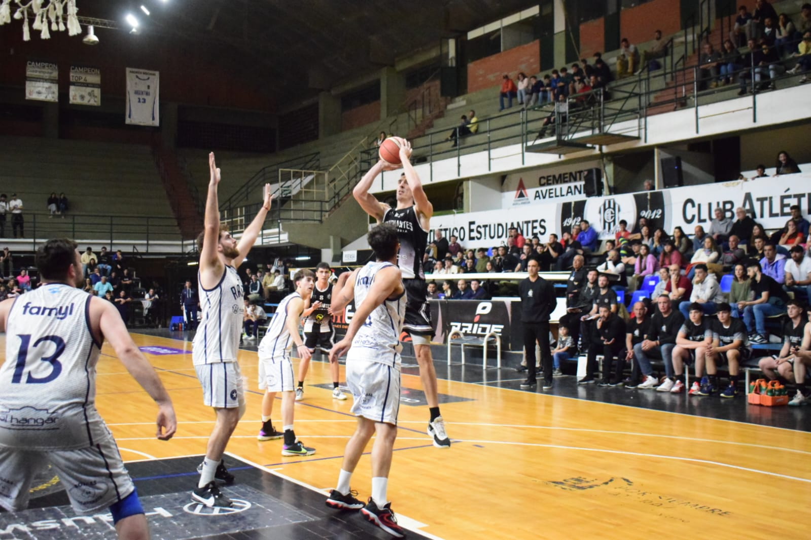 En la noche de Fede Marín, el Bata se quedó con el clásico :: Canal Verte