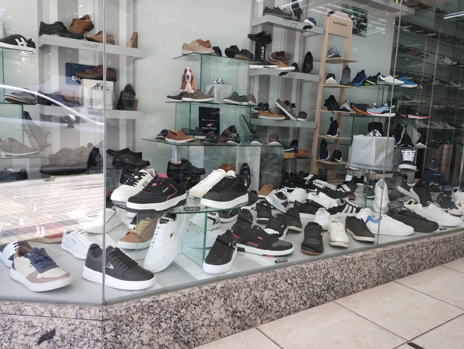 Don Noel apuntó a aprovisionarse con las promociones :: Canal Verte