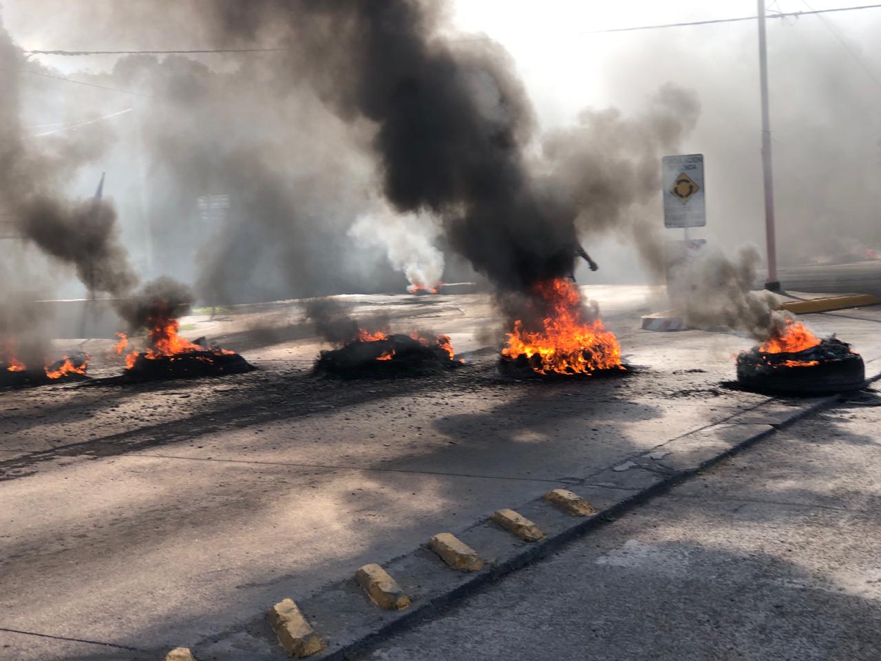 Otro piquete con quema de gomas en el barrio Belén :: Canal Verte