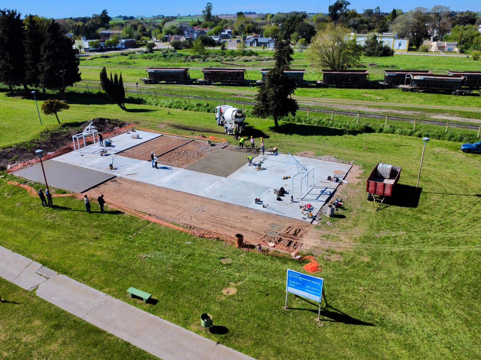 Avanza la construcción del playón deportivo en Hinojo :: Canal Verte