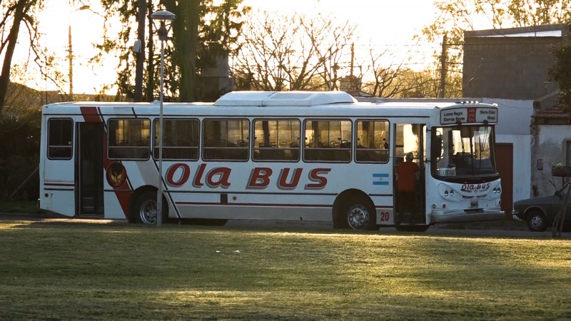 Por el estado de las calles de Loma Negra, Ola Bus cambia el recorrido ...