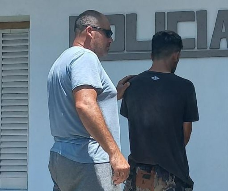 Atraparon A Un Ladrón Que Robó En El Kiosco Del Club El Fortín Canal